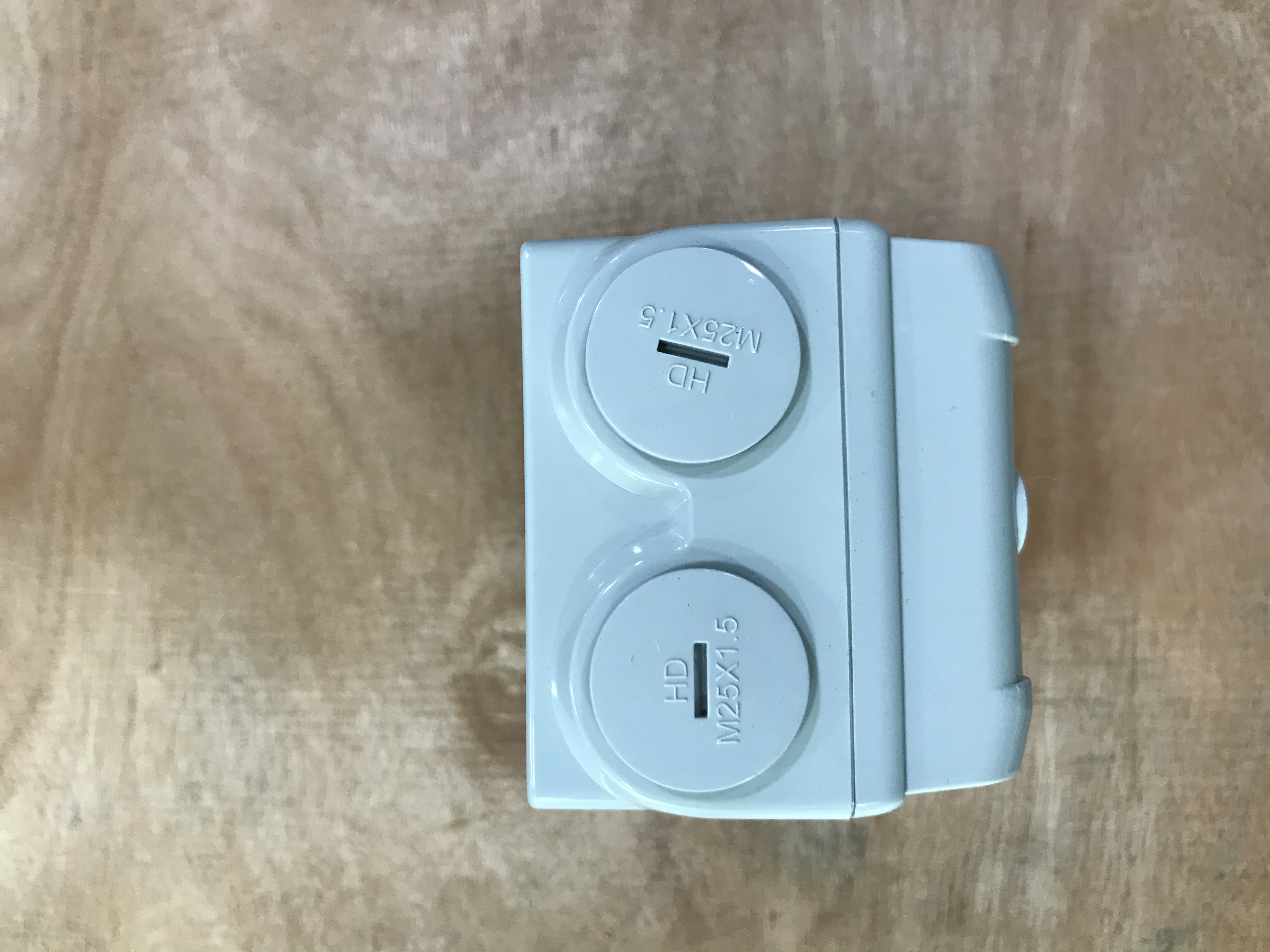 4P63A T&J Isolator-Grey