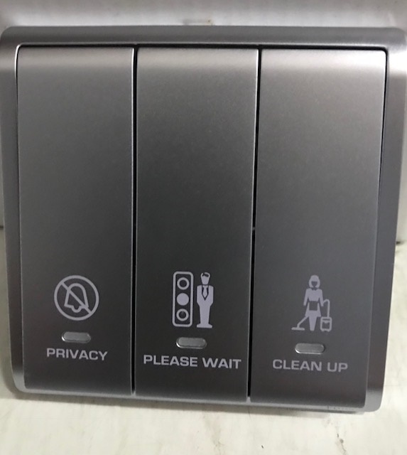 Schneider Pieno E8233DMWS 3 Gang Switch with "DND, MUR & Please Wait ...